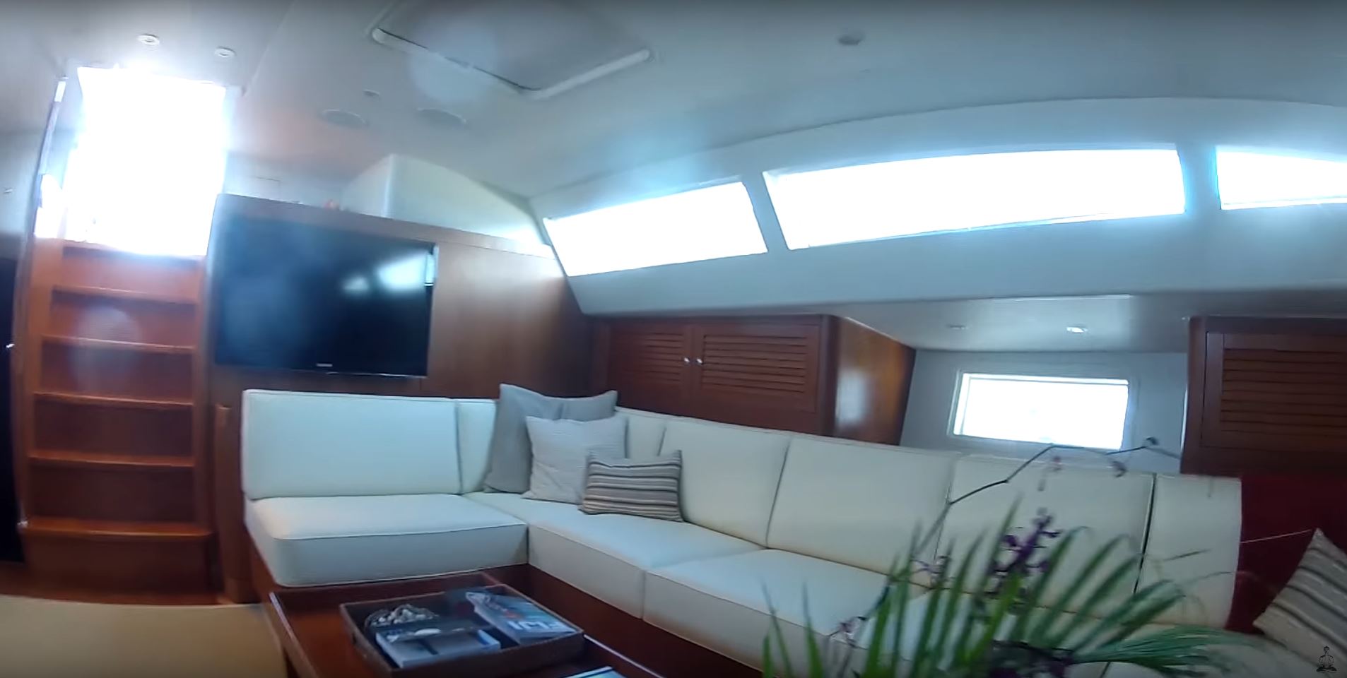 Superyachting in the South Pacific!- Sailing SV Delos Ep. 51 - SV Delos