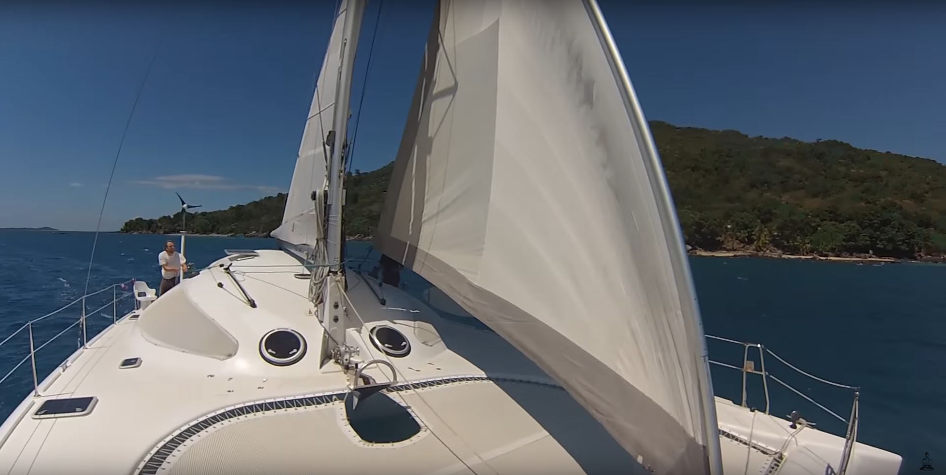 Cat or Mono? - Delos Vs. Wild One (Barramundi 470) - SV Delos